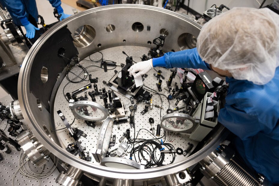 Soon-to-be most powerful laser in the US is open for experiments ...